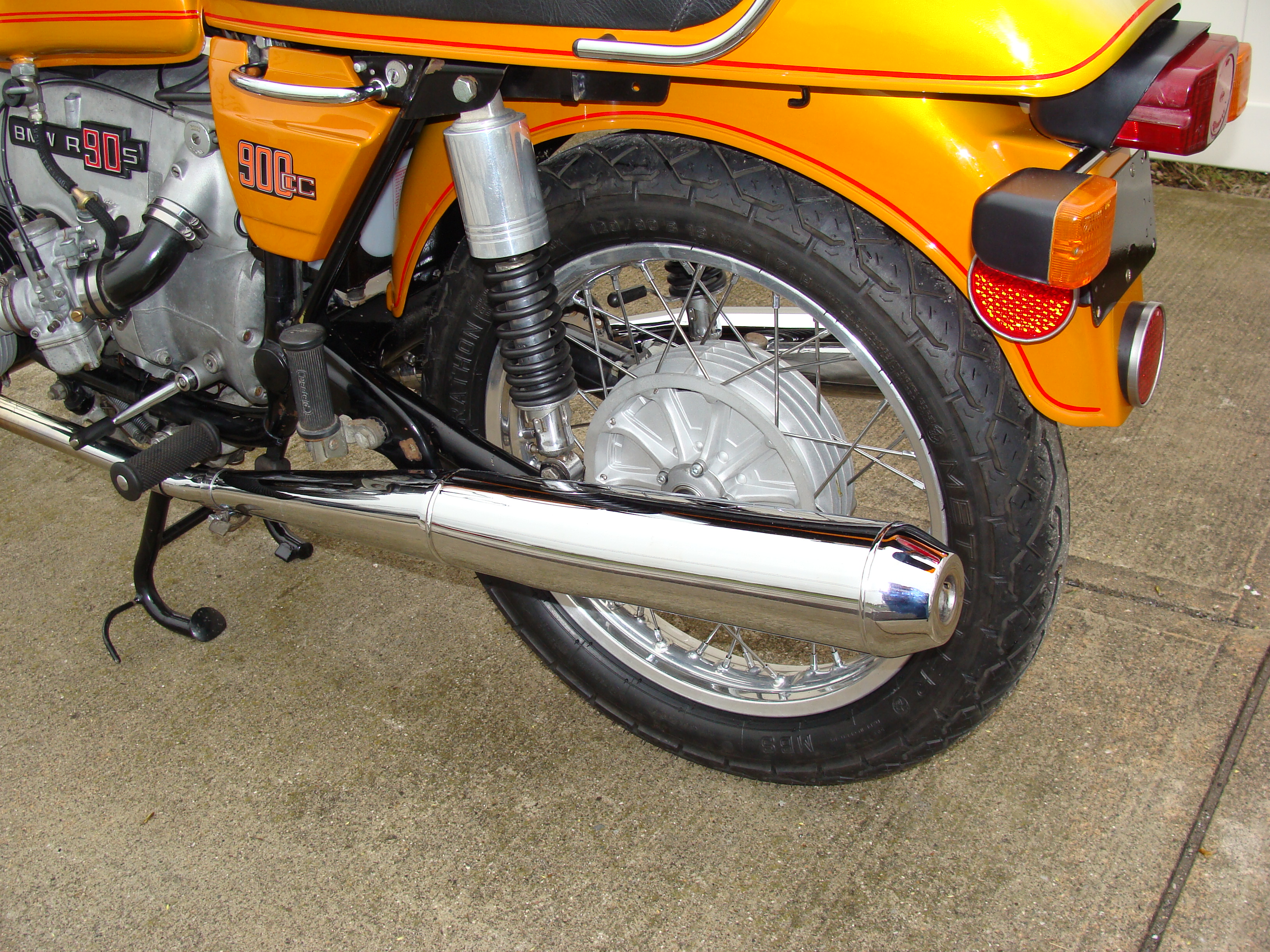 4093562 '76 R90S Final - Da... SOLD.....Daytona Orange R90S Paint Job ...