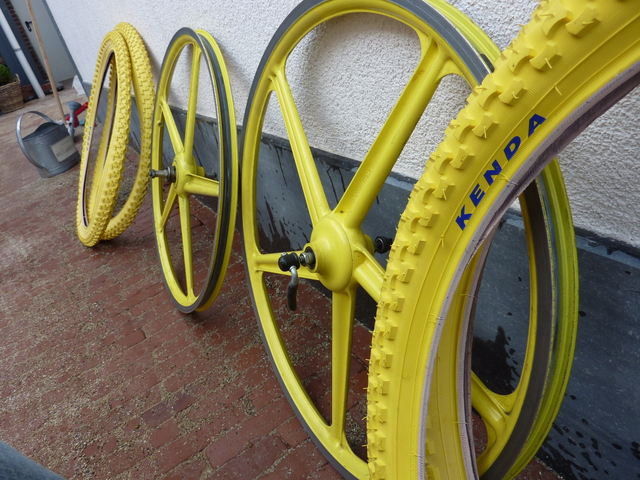5 spoke neon yellow magnesium mtb rims + 4 new tyres | Retrobike