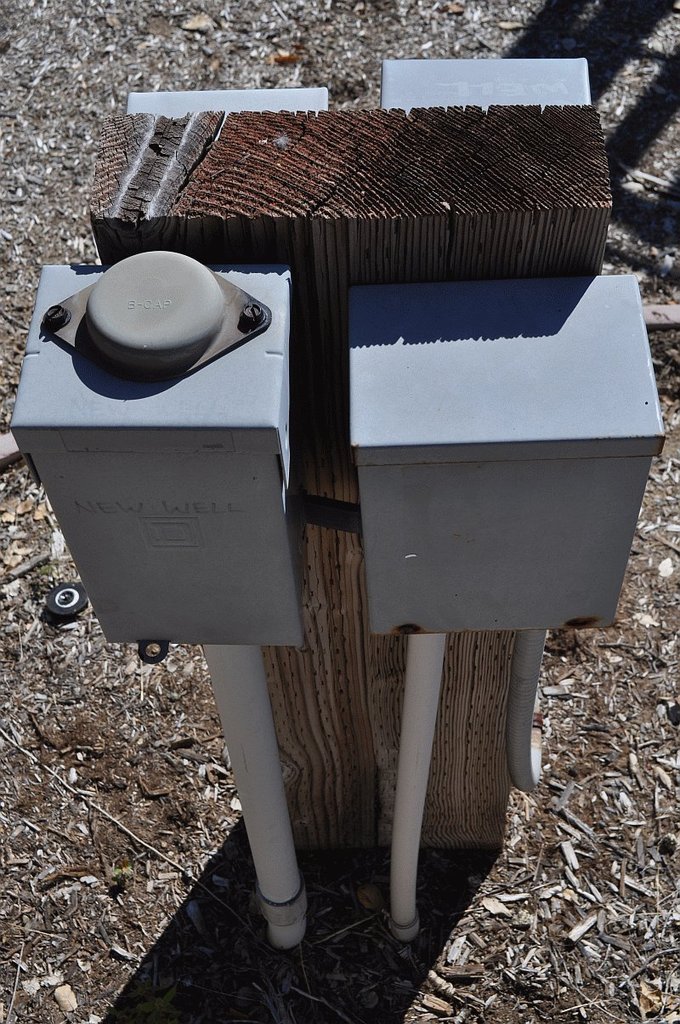 4_pump_boxes_side_1.jpg Picture